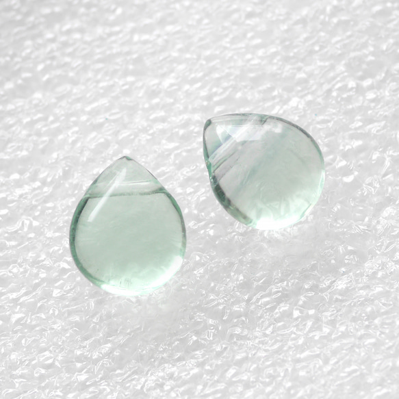 宝石質 グリーン フローライト・ドロップ_23_2C（2粒） 天然石 サルサパリラ 通販 16225104｜Creema(クリーマ)
