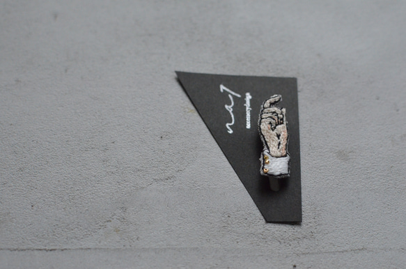 Te hand sign ブローチ na7 通販｜Creema(クリーマ) 16252375