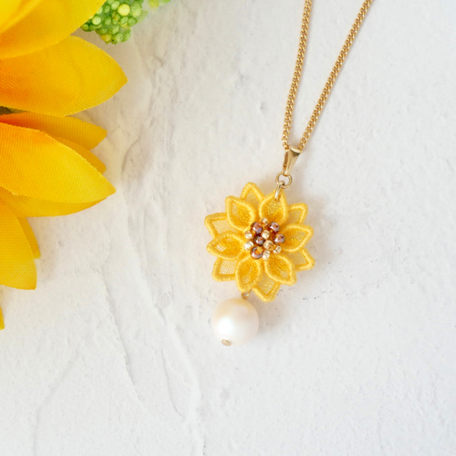 ひまわりネックレス (受注生産/オーガンジー刺繍/フラワー/花/夏 ひまわりネックレス (受注生産/オーガンジー刺繍/フラワー/花/夏