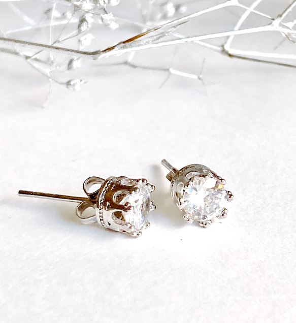 高品質・プリンセスティアラ・スタッドピアス 1.0ctシルバーSV925 プラチナGP アレルギー対応 ピアス（スタッド・一粒） Amour 通販 16292610｜Creema(クリーマ)