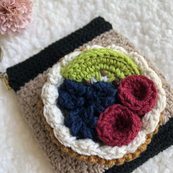 あみぐるみ・フルーツタルトのバネ口ポーチ・ブラック ポーチ kou_garden 通販 16293089｜Creema(クリーマ)