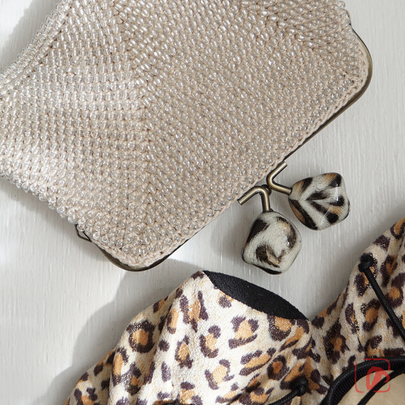 ばあば作☆☆さらに大きめ・ガラスビーズのスクエアがま口（Mlima・1947） がま口 SHOP2155 通販 16302695｜Creema(クリーマ)