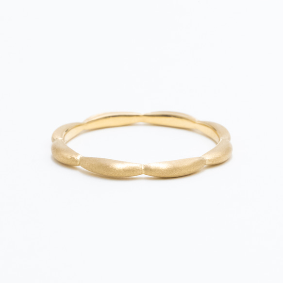 Ripple Ring Gold 指輪・リング lily&co 通販 16353794｜Creema(クリーマ)