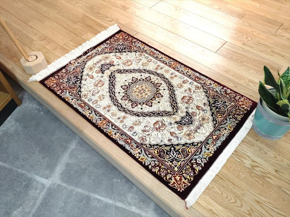 夏の感謝キャン】ペルシャ絨毯 クム産 ナイミー工房 シルク 手織り絨毯 93x60cm アイボリー レッド カーペット・絨毯・ラグ・マット オリエンタルラグファクトリー自由が丘 通販 ...