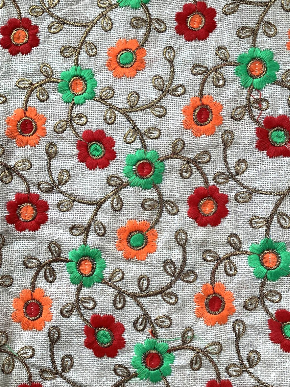 インド刺繍布 50㎝x55㎝ 生地 Yuj.india 通販 16376268｜Creema(クリーマ)