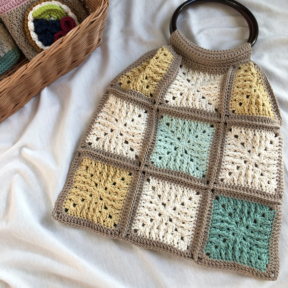 引き上げ編みグラニースクエアの持ち手リングバッグ・グリーン＆クリームイエロー かごバッグ kou_garden 通販 16390196｜Creema(クリーマ)