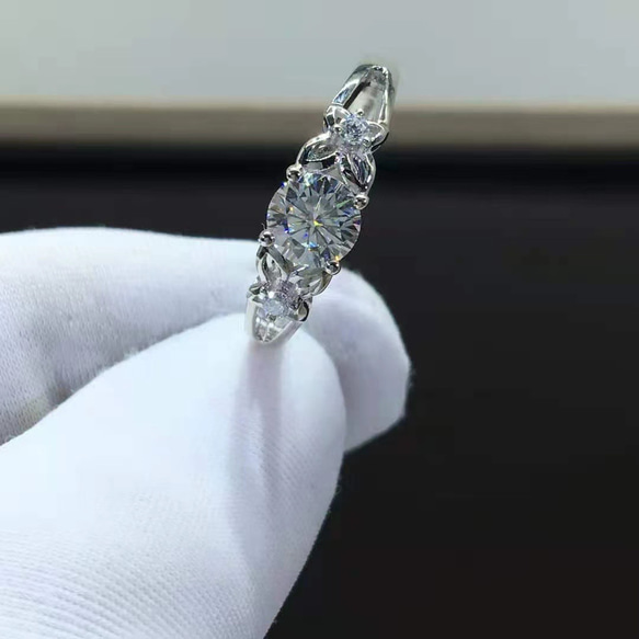 【newデザイン】バタフライ モアサナイト ダイヤ リング K18WG 指輪・リング ルイ 通販｜Creema(クリーマ)