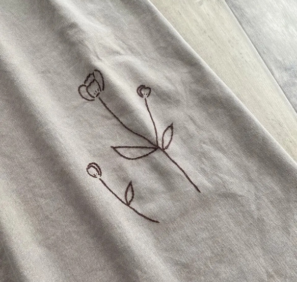 手刺繍 グレージュ お花 の 大人 ギャザースカート フレアスカート ＊～lililas～＊ 通販 16401932｜Creema(クリーマ)