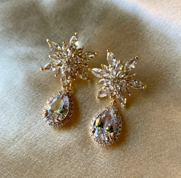 2Way 結婚式 花びら フラワー ゆらゆら ウエディング 花嫁 ブライダルピアス 大ぶり ピアス（その他） for. 通販 16418458｜Creema(クリーマ)