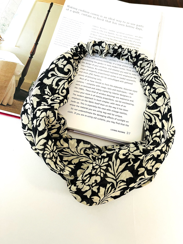 「creema限定」 柔らか素材の大人クロスヘアターバン＊ブラック×アイボリー ヘアバンド・ターバン n.couleur 通販｜Creema(クリーマ) 16419990