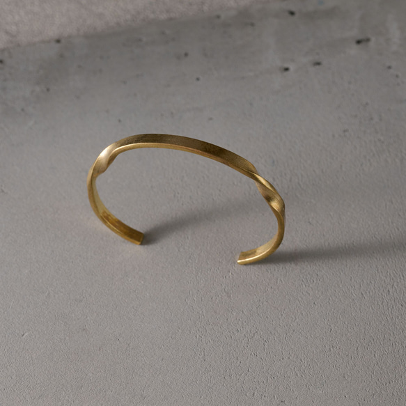 個性的 ねじりデザイン真鍮バングル アンティークゴールド BB017 バングル・リストバンド ＆ann. 通販 16420034｜Creema ...