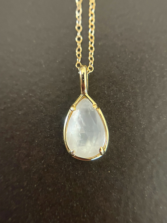 ホワイトシェル×クリスタル ネックレス14kgf ネックレス・ペンダント marjoram 通販｜Creema(クリーマ) 16429219