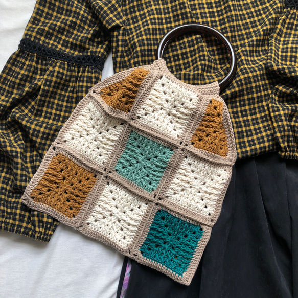 引き上げ編みグラニースクエアの持ち手リングバッグ・ディープグリーン＆マスタード かごバッグ kou_garden 通販 16454935｜Creema(クリーマ)