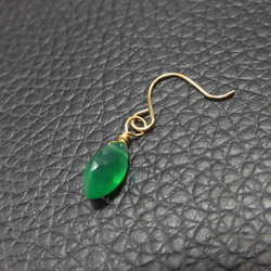 【SALE】【14KGF】宝石質グリーンオニキスの1粒ピアス B5￥1300→￥650 ピアス（フック・チェーン） KAZEYA－かぜやー 通販｜Creema(クリーマ) 16455223