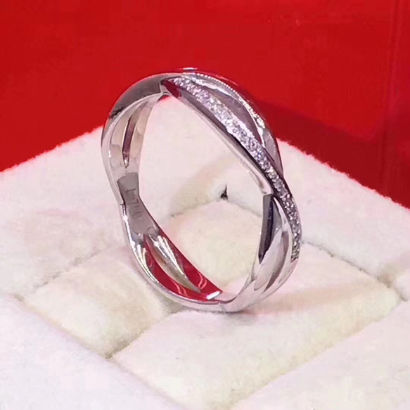 【newデザイン】輝くモアサナイト ダイヤ リング K18WG 指輪・リング ルイ 通販｜Creema(クリーマ) 16470972