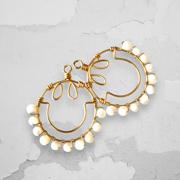 スマイルピアス/イヤリング(マザーオブパール) ピアス（フック・チェーン） nicomile 通販 16473524｜Creema(クリーマ)