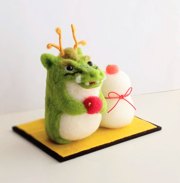 「龍ちゃんと鏡餅」辰年 鏡餅 ninjin 通販｜Creema(クリーマ) 16480343