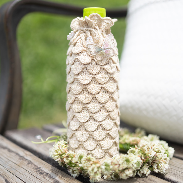敬老の日に│蝶々ブローチ付き ぽこぽこ編みのボトルカバー│大 その他キッチン小物 hapi papi 通販｜Creema(クリーマ)