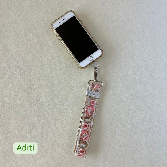 12/28まで送料【持ちやすくて可愛いお手元】インド刺繍のスマホストラップ☆Harisha＆Aditi／ハンドストラップ 携帯ストラップ ...
