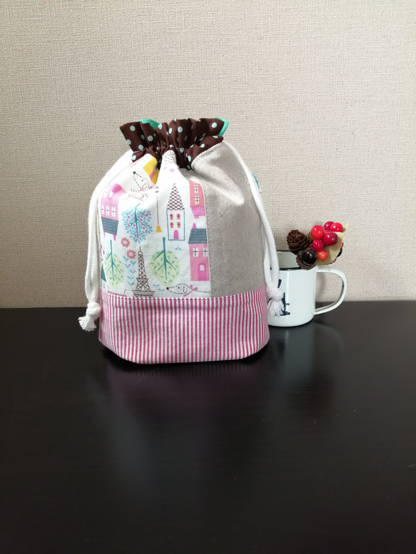 パッチワーク巾着ポーチ《タウン》 巾着袋 あおなつ 通販｜Creema(クリーマ) 16511546