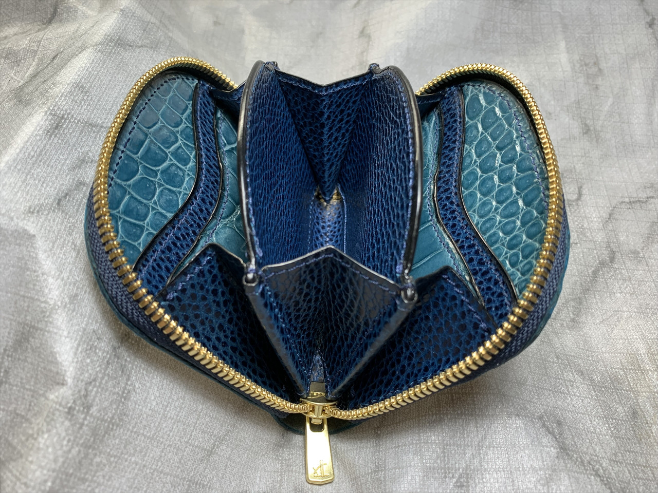 エレファント(象革・ブラック) 【オイスター： Large size】ラウンドロング(内装マテリアル最終出品) - 長財布