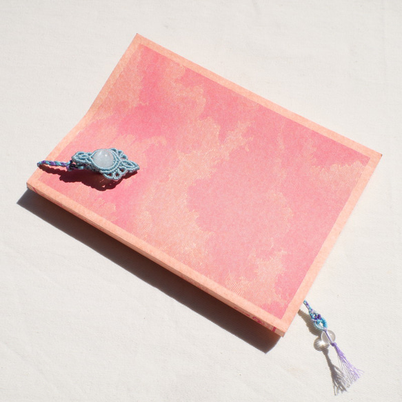 受注制作★ブックマーカー仕様 マクラメ四つ組紐 しおり/バッグチャーム 天然石水晶付[mbk-230913-00] しおり・ブックマーク ...