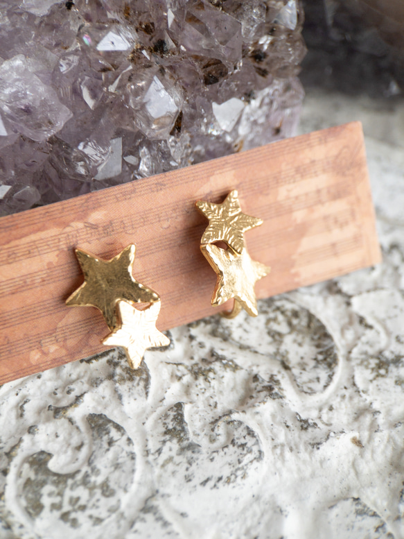 K18GP 寄り添う2つの星たち イヤークリップ イヤリング・ノンホールピアス aroi 通販 16546390｜Creema(クリーマ)