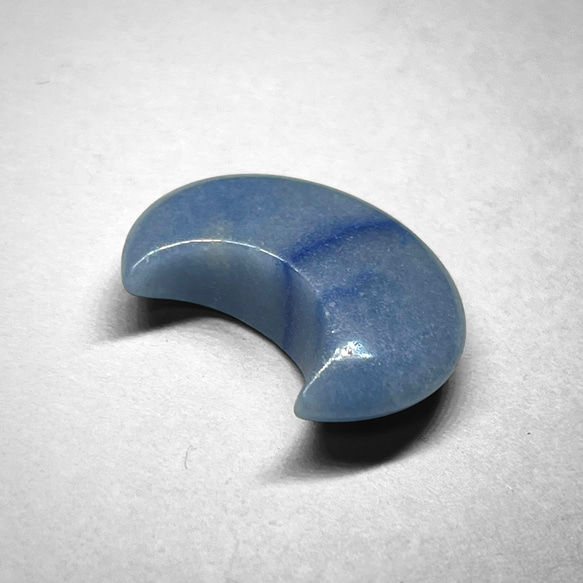 blue quartzite ：moon / ブルークォーツァイト：月 天然石 N.st 通販 16593201｜Creema(クリーマ)
