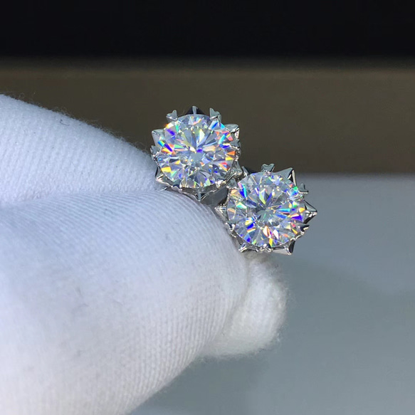 【newデザイン】合計2カラット モアサナイト ダイヤモンド ピアス k18 ピアス（フープ） ルイ 通販 16596287｜Creema(クリーマ)