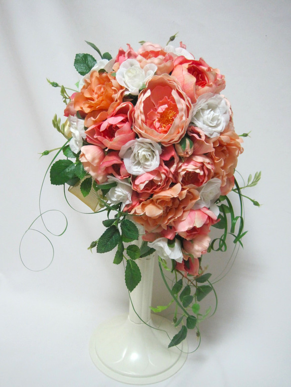 ピーチカラーのティアドロップブーケ♪ブートニア付き♪生花みたいに綺麗な造花です♪高品質なのに安い ブーケ Galleria Issyo 通販 ...