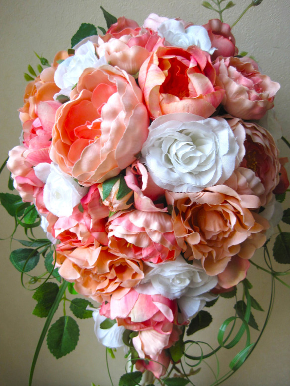 ピーチカラーのティアドロップブーケ♪ブートニア付き♪生花みたいに綺麗な造花です♪高品質なのに安い ブーケ Galleria Issyo 通販 ...