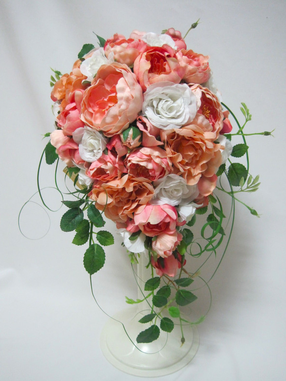 ピーチカラーのティアドロップブーケ♪ブートニア付き♪生花みたいに綺麗な造花です♪高品質なのに安い ブーケ Galleria Issyo 通販 ...