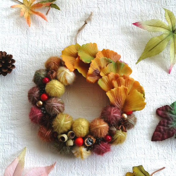 毛糸玉とイチョウのオータムリース リース Allium blue perfume 通販 16611597｜Creema(クリーマ)