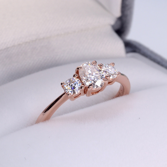 モアサナイト モアッサナイト 3stone リング オーバル 計0.75ct 指輪・リング aiyaa 通販 16612281｜Creema(クリーマ)