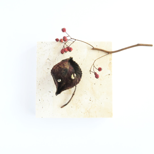 Brooch. ブローチ " Fallen leaf. no,02. " | 落ち葉のブローチ | ブローチ - Hananokaori - 通販 16620398｜Creema(クリーマ)