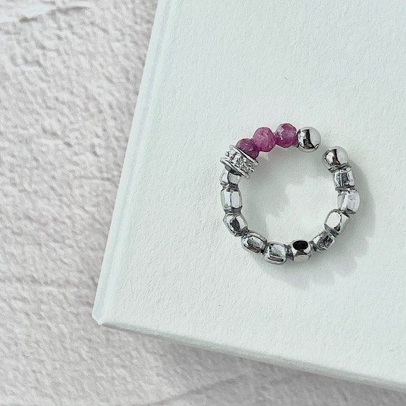 ルビー アクセント イヤーカフ イヤーカフ tiny gem room 通販 16635108｜Creema(クリーマ)