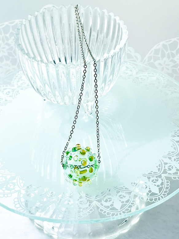 中空1つ玉ネックレス粒々 (クリアグリーン＋シルバーブラウン) ネックレス・ペンダント akyan. glass 通販 16637320 ...