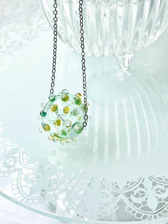 中空1つ玉ネックレス粒々 (クリアグリーン＋シルバーブラウン) ネックレス・ペンダント akyan. glass 通販 16637320 ...