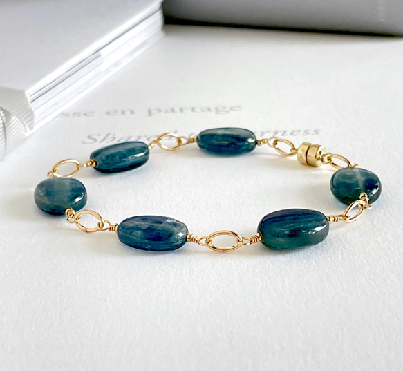 天然色 インディゴブルー カイヤナイトのブレスレット（K14gf） ブレスレット froop 通販 16685785｜Creema(クリーマ)