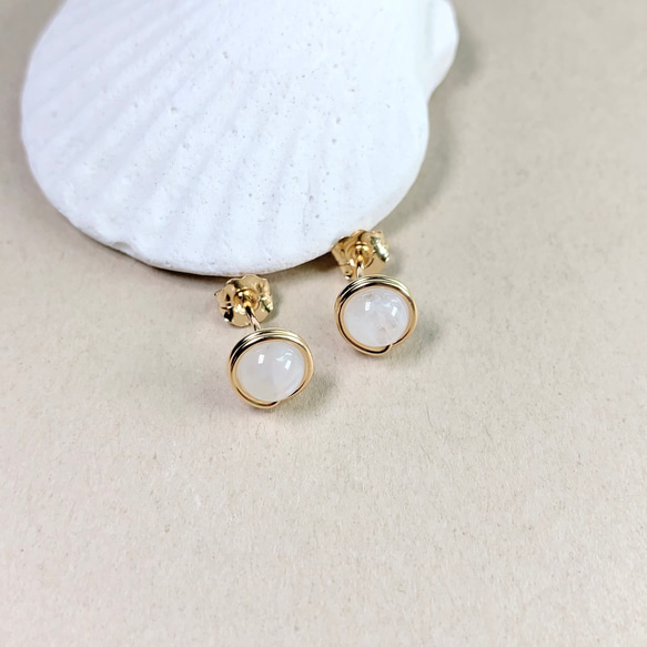 【6月誕生石】ムーンストーンスタッドピアス/14KGF/シルバー925/天然石 ピアス（スタッド・一粒） A-MORE collection 通販｜Creema(クリーマ) 16687105