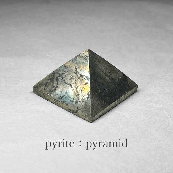 pyrite: pyramid / パイライト：ピラミッド 天然石 N.st 通販 16692732｜Creema(クリーマ)