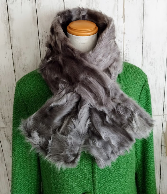 ¶ new antique fur ¶ シルバーグレーラムファースリット入りクロスマフラー「sibien」 マフラー new antique fur 通販｜Creema(クリーマ) 16698279