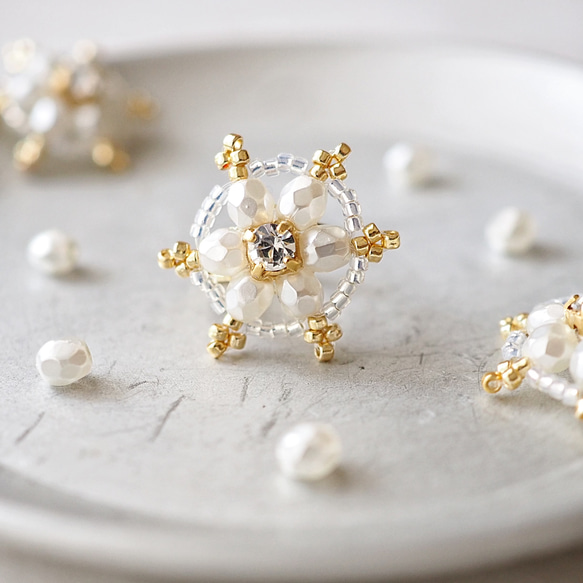 『Yuki』-雪の結晶イヤーカフ（ホワイト）片耳用 イヤーカフ Beadspan 通販｜Creema(クリーマ) 16701980