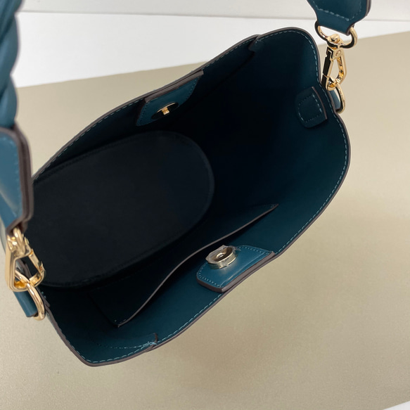 軽量合皮 三つ編みハンドル ハンドバッグ・2col ハンドバッグ Ha-chi☆ 通販 16703861｜Creema(クリーマ)