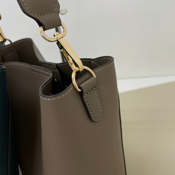 軽量合皮 三つ編みハンドル ハンドバッグ・2col ハンドバッグ Ha-chi☆ 通販 16703861｜Creema(クリーマ)