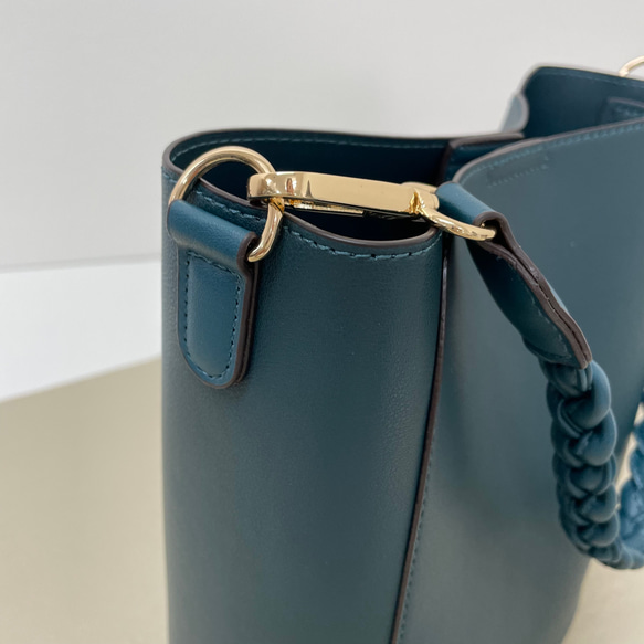 軽量合皮 三つ編みハンドル ハンドバッグ・2col ハンドバッグ Ha-chi☆ 通販 16703861｜Creema(クリーマ)