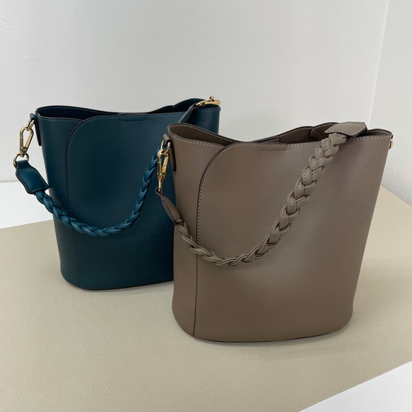 軽量合皮 三つ編みハンドル ハンドバッグ・2col ハンドバッグ Ha-chi☆ 通販 16703861｜Creema(クリーマ)