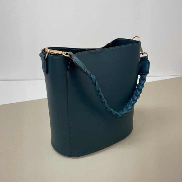 軽量合皮 三つ編みハンドル ハンドバッグ・2col ハンドバッグ Ha-chi☆ 通販 16703861｜Creema(クリーマ)