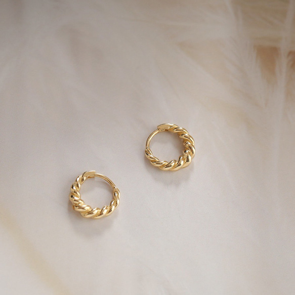 S925製 14kgp シンプル ねじりフープミニピアスつけっぱなし セカンドピアス 小さめ 小ぶり ピアス（フープ） cissylady 通販 16710248｜Creema(クリーマ)