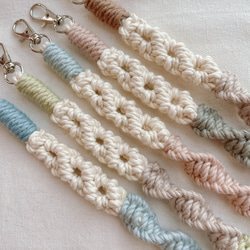 【選べる5色】スマホハンドストラップ/バイカラー/お花/マクラメ/くすみカラー/コットンロープ/スマホストラップ 携帯ストラップ ameri by okinawa 通販 16717693 ...